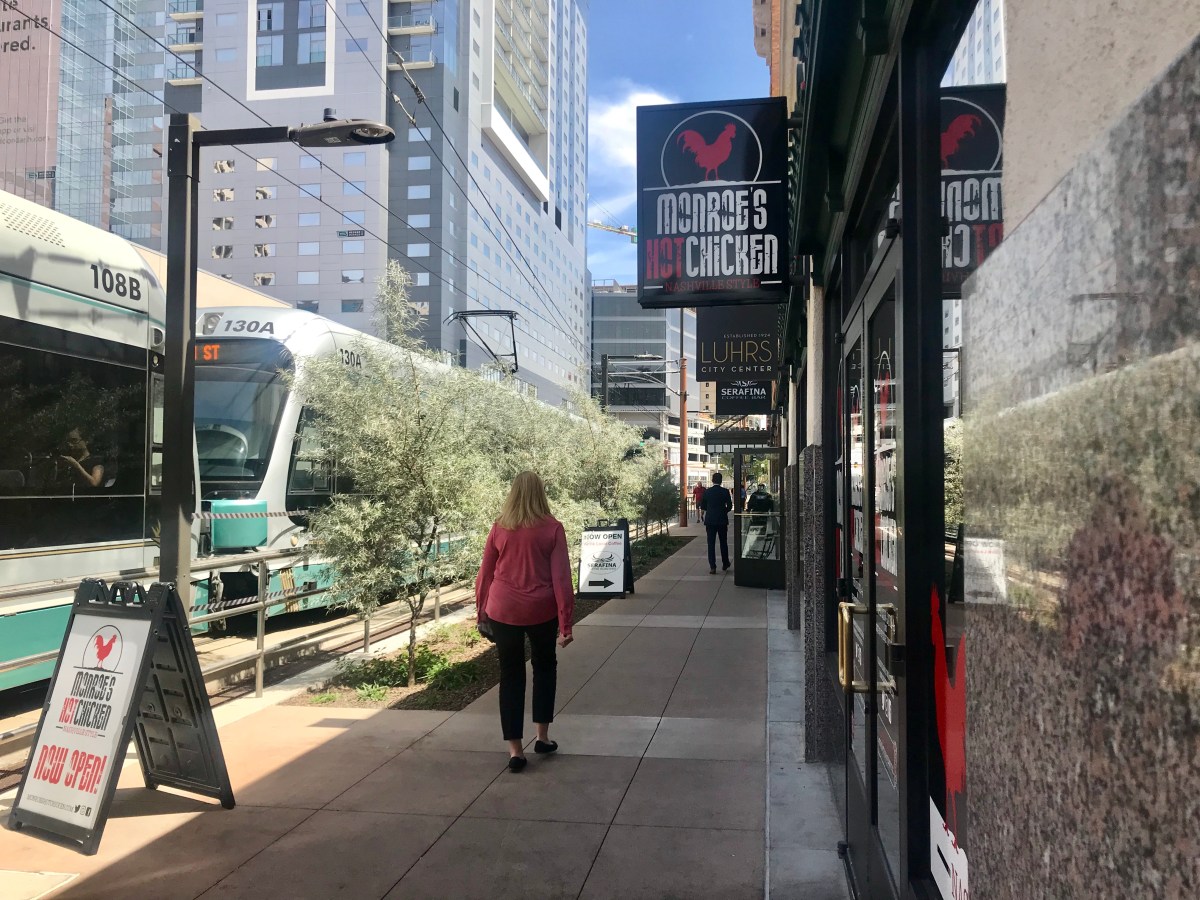 Monroe’s Hot Chicken – PHX Rail Food